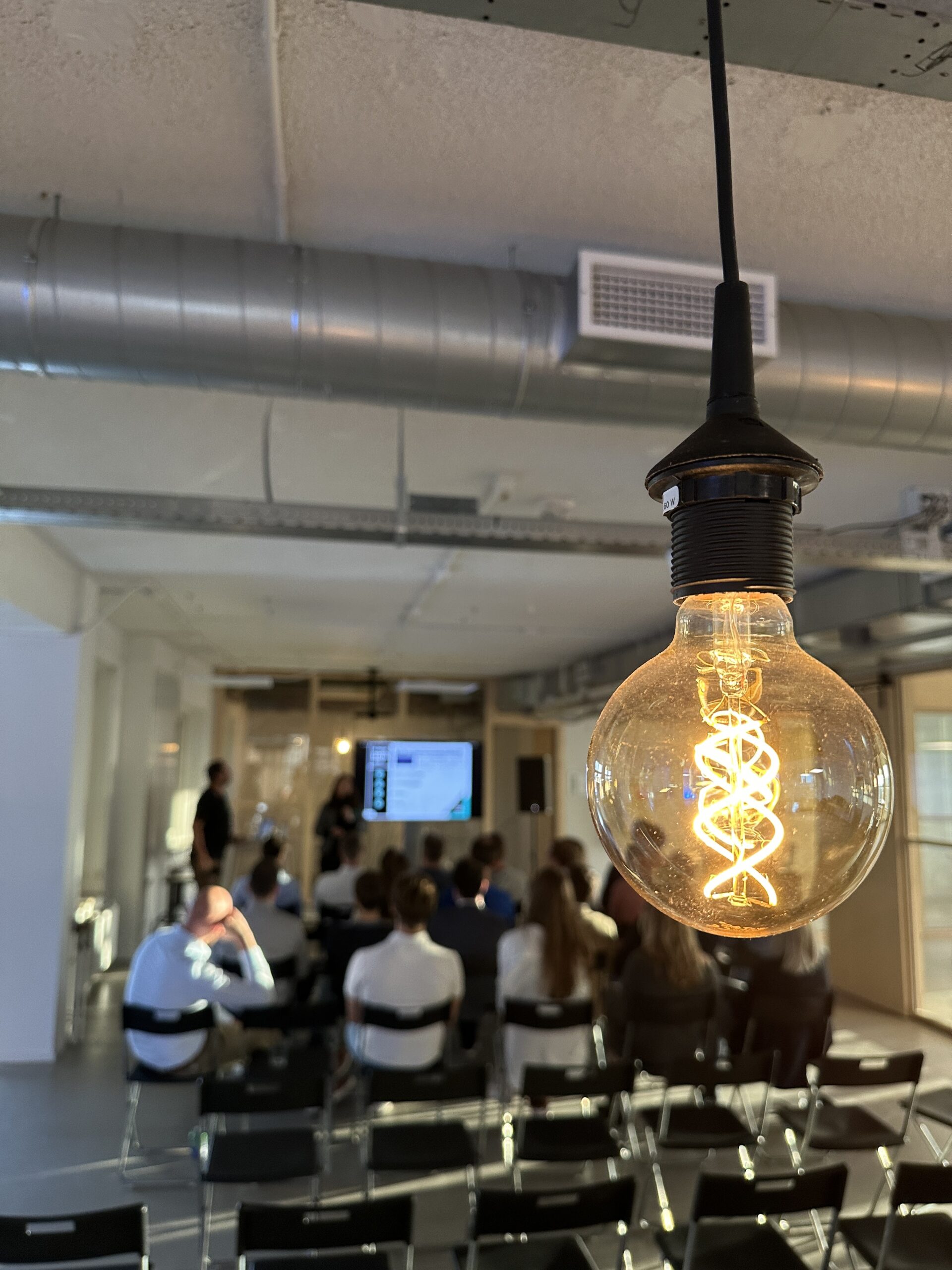 Complete Guides for Tech Startups & Scaleups | 42workspace